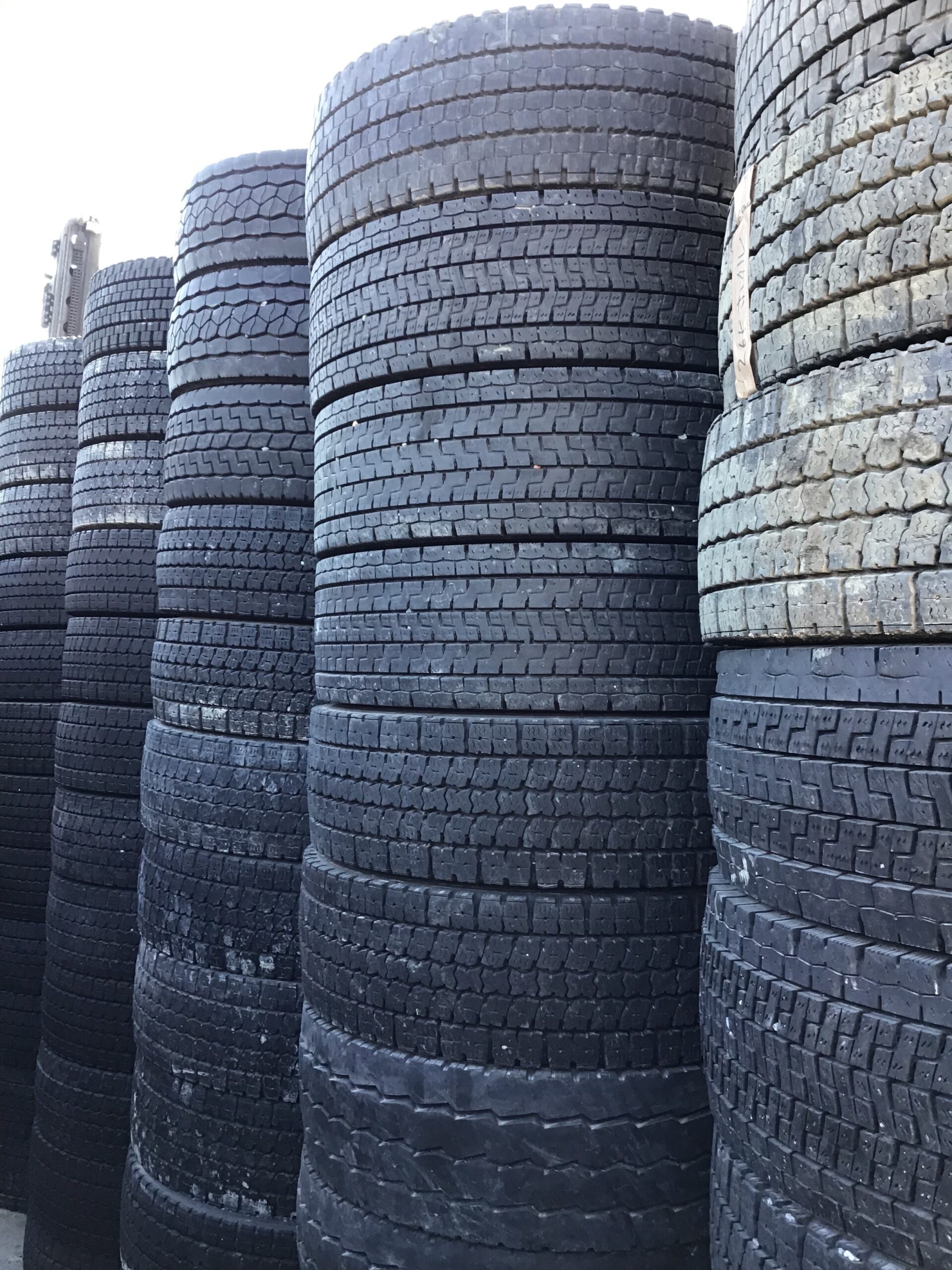 Export used tires to South Asia Vo.1 - USED TIRE JAPAN